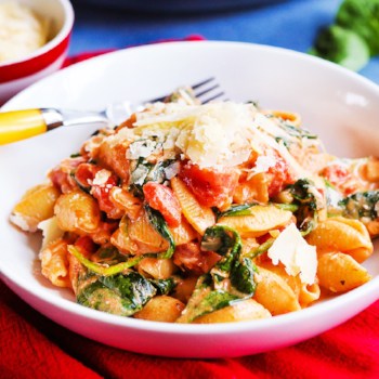 Creamy Tomato Pasta Skillet Recipe - pipandebby.com